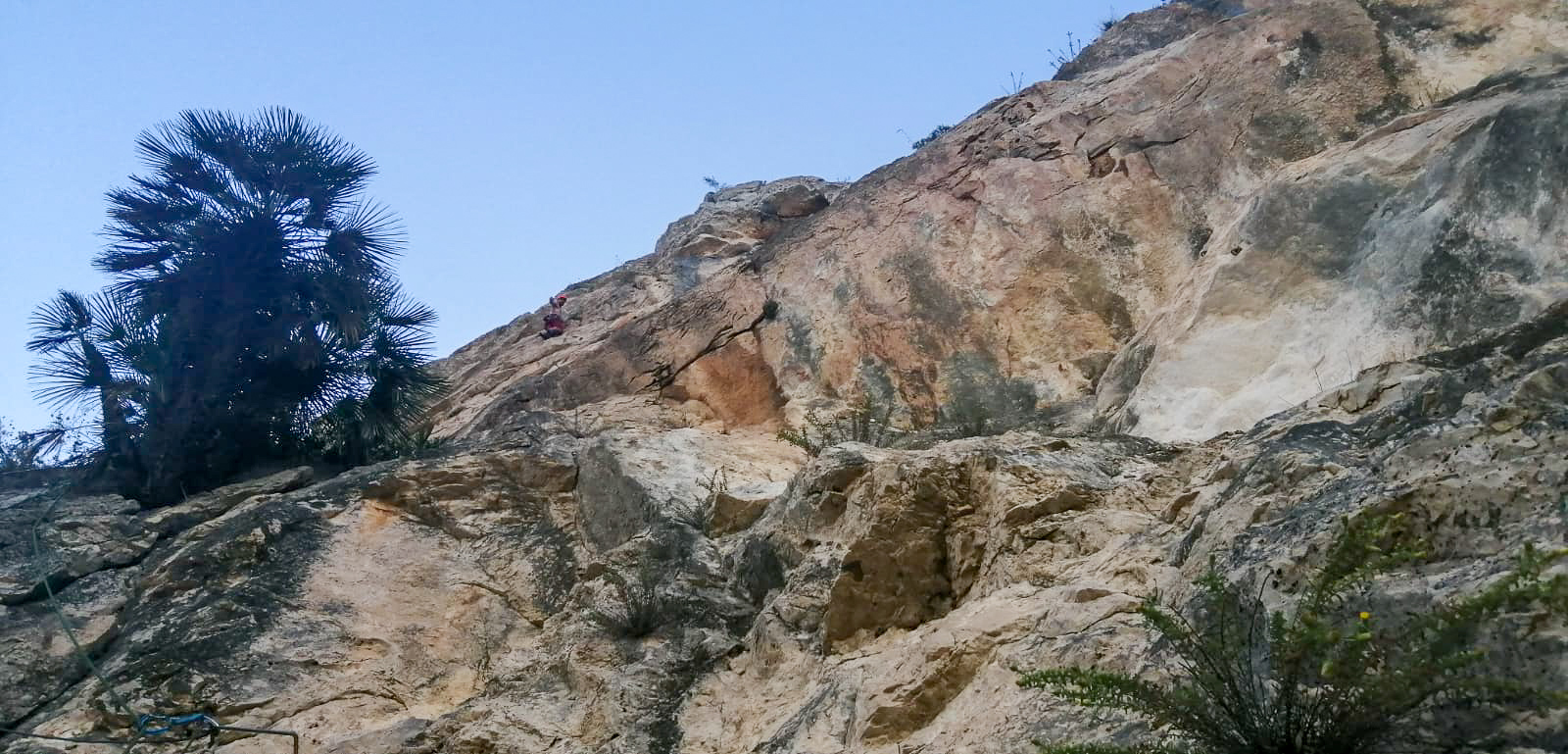 Escalada en la Sierra del Montsiá. Roca Blanca y Cingel de Cacác ...