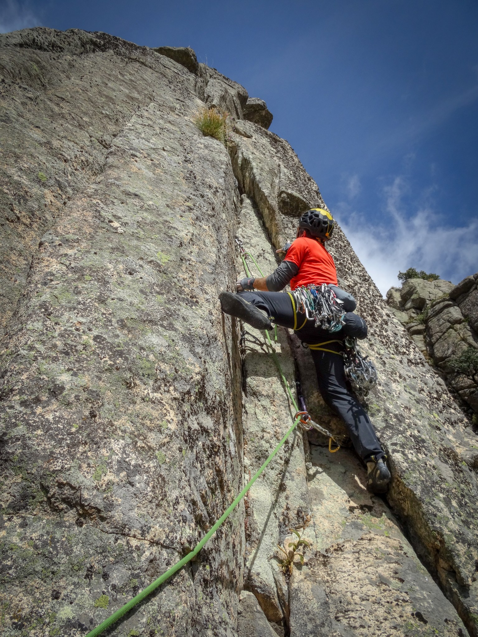 Escalada en las Agujas de la Cabrera: el Castillo y la Almena ...